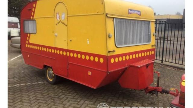 Auto en caravan van Bassie en Adriaan staan te koop - TopGear