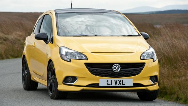 Maddox Yellow: Opel zet slooptuig in Bibury op zijn plek - TopGear