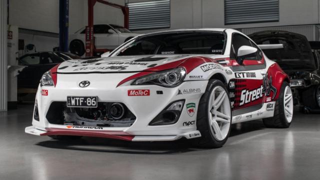 Toyota GT86 met GT-R-motor - TopGear