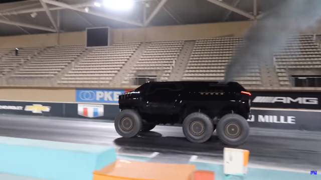 Devel Sixty sloopt alles op de dragstrip - TopGear Nederland