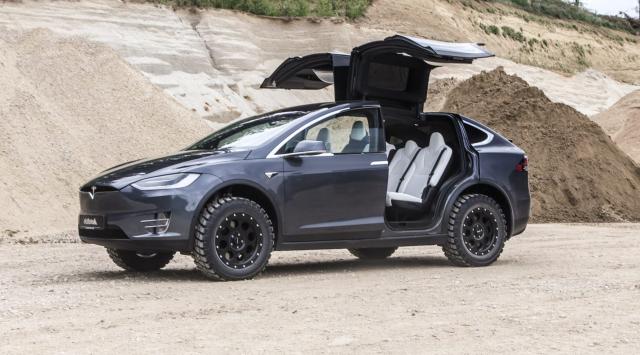 Tesla Model X-offroader verstoort winterslapertjes niet - TopGear