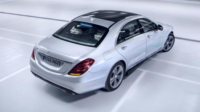 Mercedes met flitslichten is de oplossing - TopGear Nederland