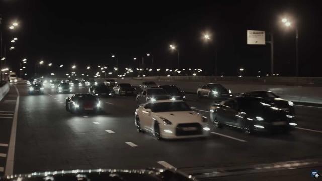 40 Nissan GT-R’s overspoelen Moskou - TopGear Nederland