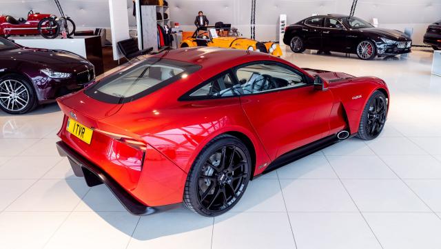 Zelfs de buitenspiegels van de TVR Griffith zijn bijzonder - TopGear