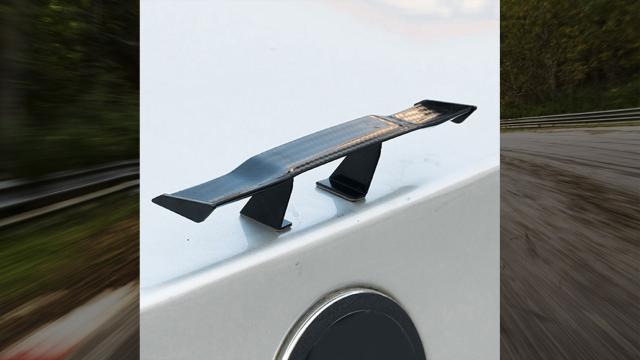 De kleinste spoiler ter wereld haal je op Ali - TopGear Nederland