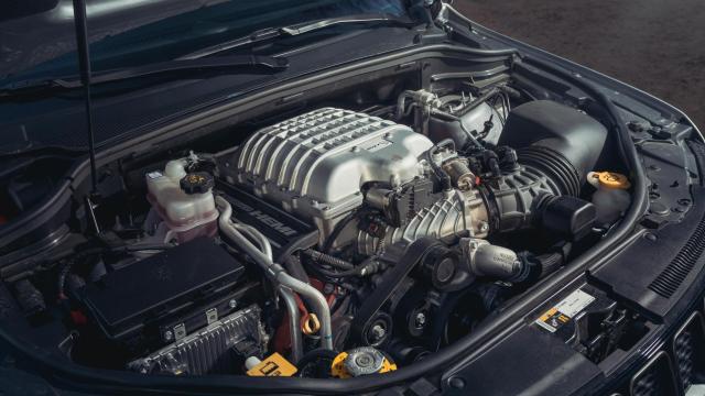 Jeep Trackhawk vs Range Rover Sport SVR - rijtest en specs - TopGear