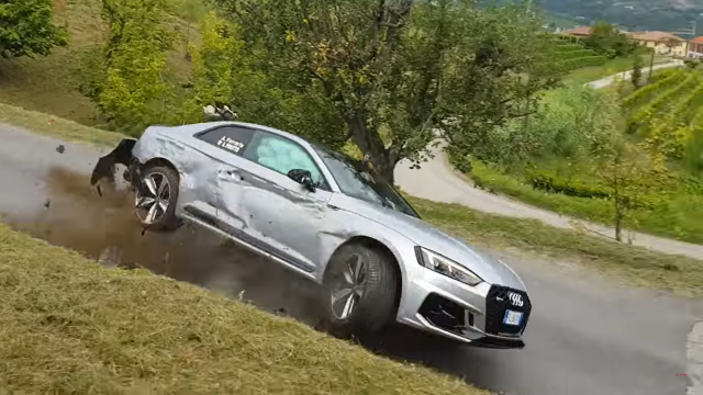 Audi RS 5 crasht en rolt om - TopGear Nederland