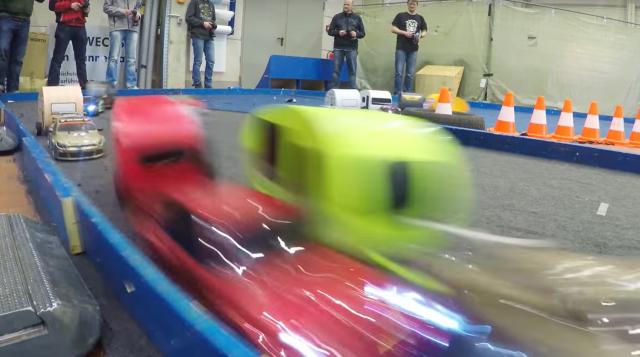 Caravan Demolition Derby met RC-auto’s - TopGear Nederland