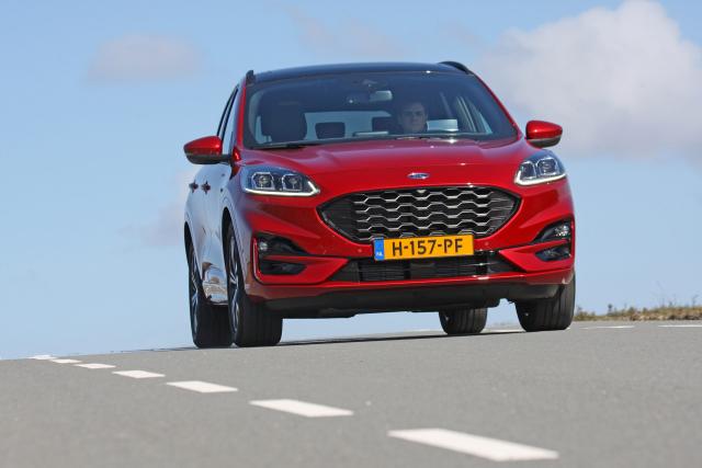 Ford betaalt benzine voor klanten met PHEV door laadproblemen