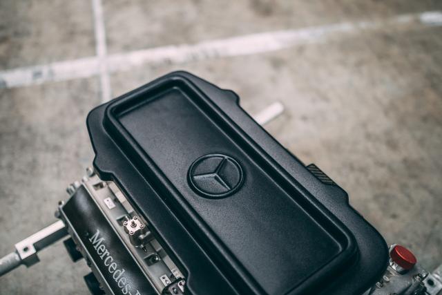 V10 uit de McLaren-Mercedes MP4-19 kan van jou zijn - TopGear NL