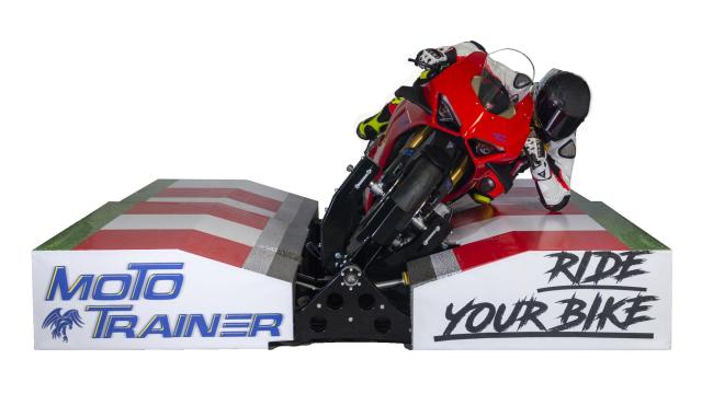 Jouw motorfiets als MotoGP-simulator? Dit is de Moto Trainer - TopGear