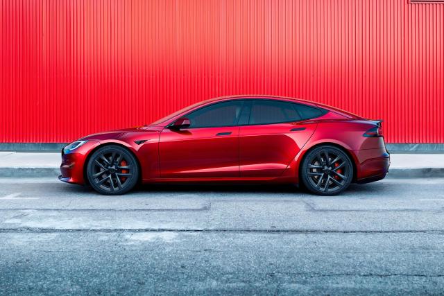 Tesla Model S Plaid review (2023) - TopGear