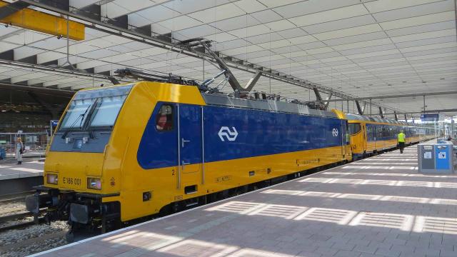 Waarom klinkt een trein bij het wegrijden alsof hij schakelt? - TopGear