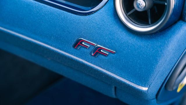Blauwe Ferrari FF heeft een heel bijzonder interieur