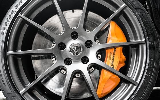 Jeremy Clarkson in de McLaren P1 - TopGear