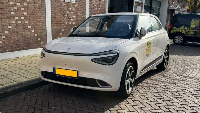 Welke auto rijdt Oos Kesbeke in de Augurkenkoning?