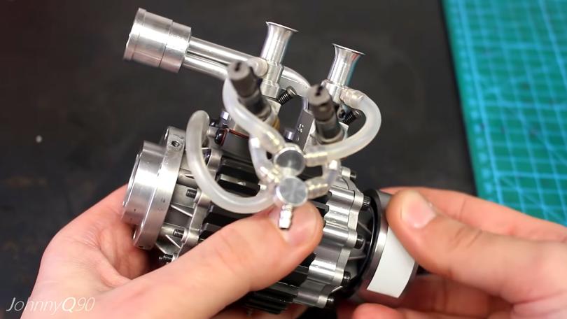 Mazda RX-7 met legendarische 26B-motor klinkt hemels - TopGear