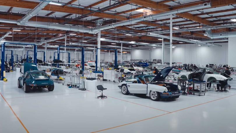 Binnen in de fabriek van Singer - TopGear Nederland