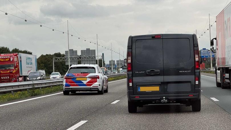 Mag je een auto slepen op de snelweg (met een sleepkabel)?