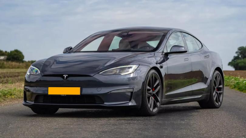 De eerste Tesla Model 3 ooit - dit is hem - TopGear Nederland