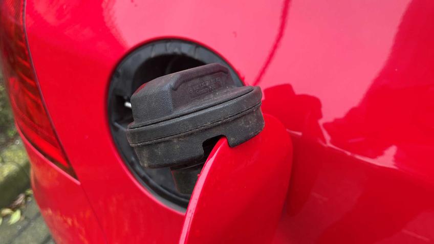 Deze 'lifehack' met de tankdop kennen veel mensen niet, blijkbaar