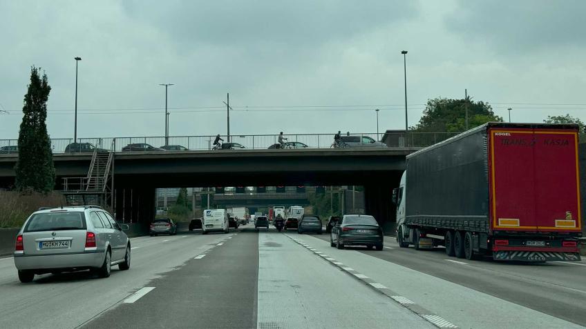 Waarom er groeven in het asfalt van de snelweg in België zitten