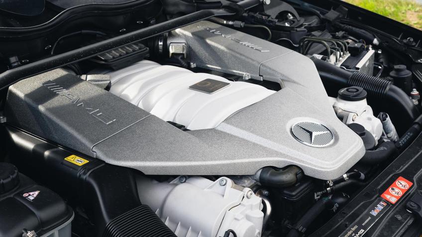 Hoe rijdt de Mercedes CLK 63 AMG Black Series uit 2008?