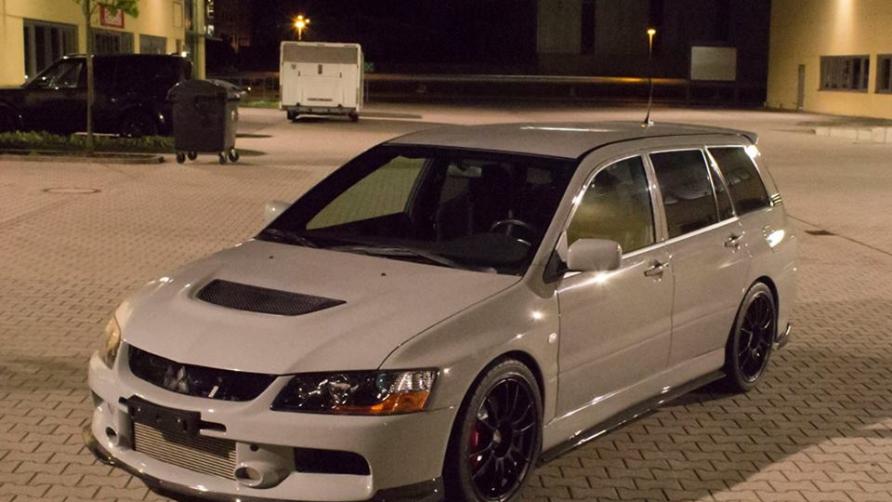 Deze linksgestuurde Mitsubishi Lancer Evolution Wagon is gloednieuw