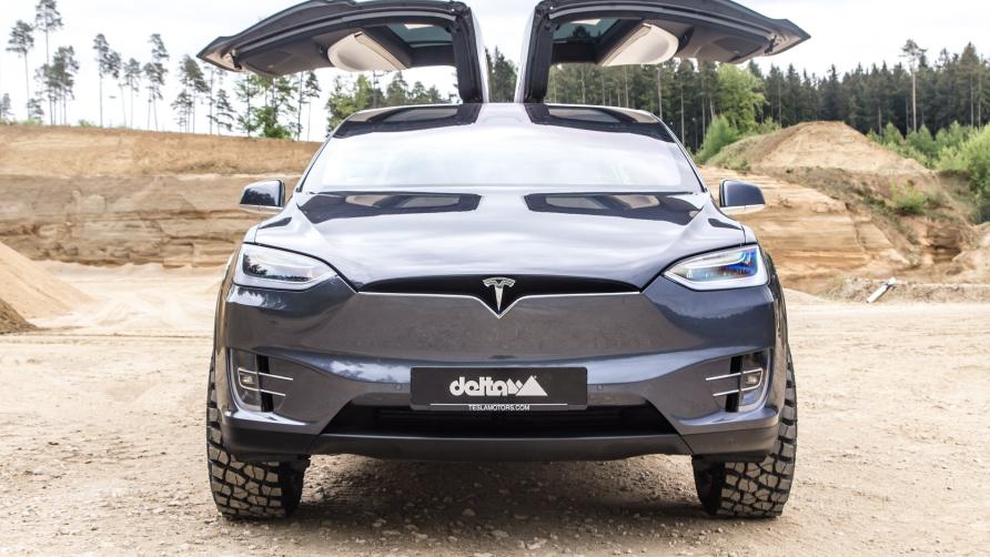 Tesla Model X-offroader verstoort winterslapertjes niet - TopGear