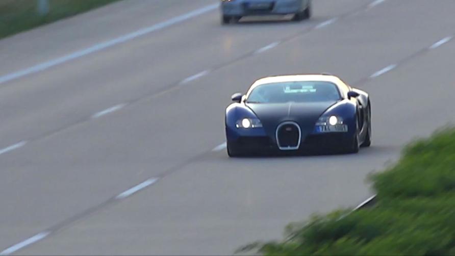 Bugatti Veyron op de Autobahn doet 400 km/u - TopGear Nederland
