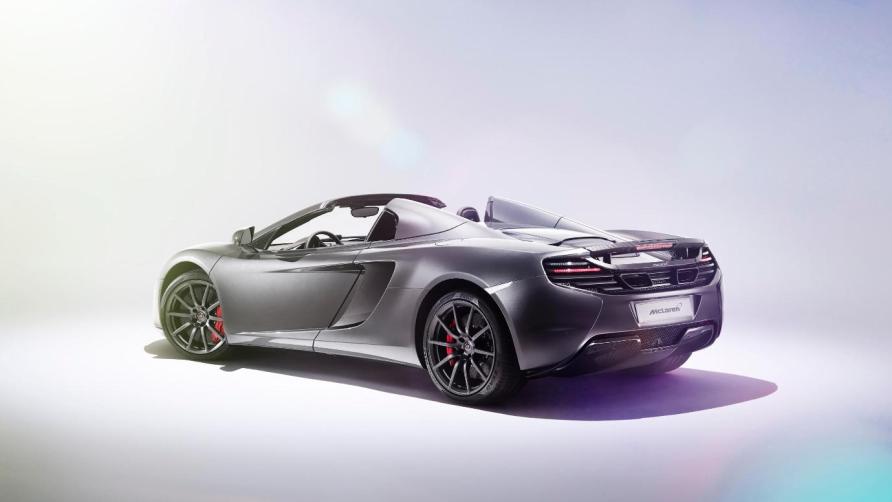 McLaren 625C plant neus in parkeergarage - TopGear Nederland