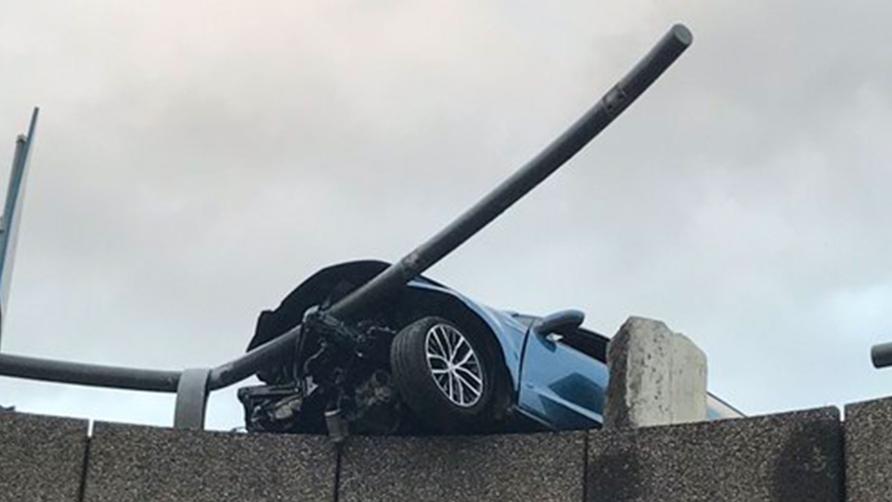 VW Polo GTI crasht boven de snelweg A15 - TopGear Nederland