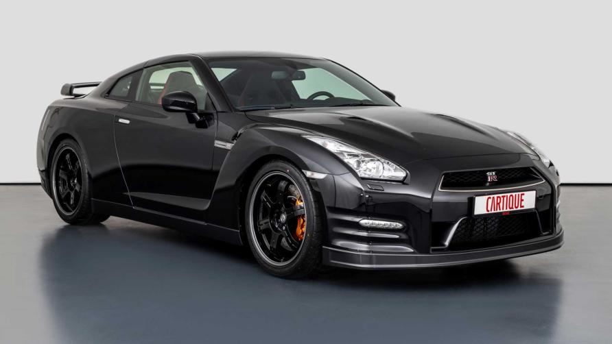 Je kunt de oude, nieuwe Nissan GT-R R35 van Vettel kopen - TG