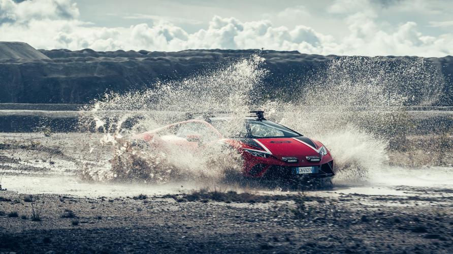 Porsche 911 Dakar vs Lamborghini Huracán Sterrato review (2023) - TopGear
