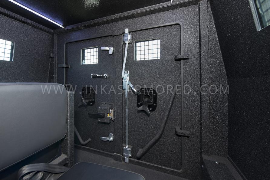 Inkas Huron APC is de ultieme partylimousine voor Amsterdam-Zuidoost