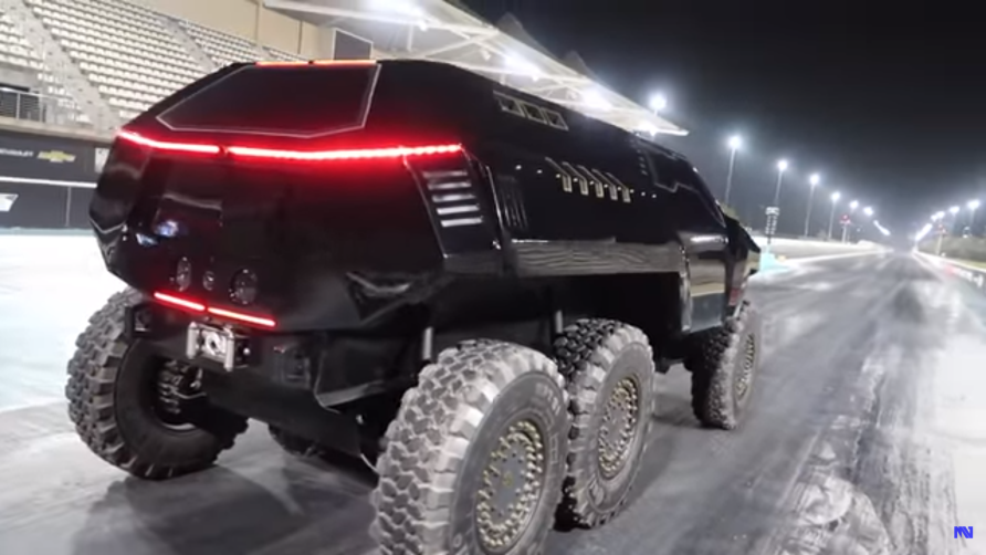 Devel Sixty sloopt alles op de dragstrip - TopGear Nederland