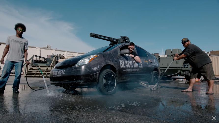 Amerikanen monteren F16-gun op Prius - TopGear