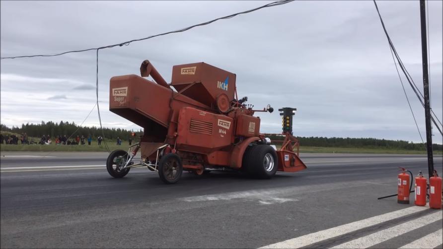 Oogstmachine-dragracer krijgt een Cadillac-V8 - Nederland