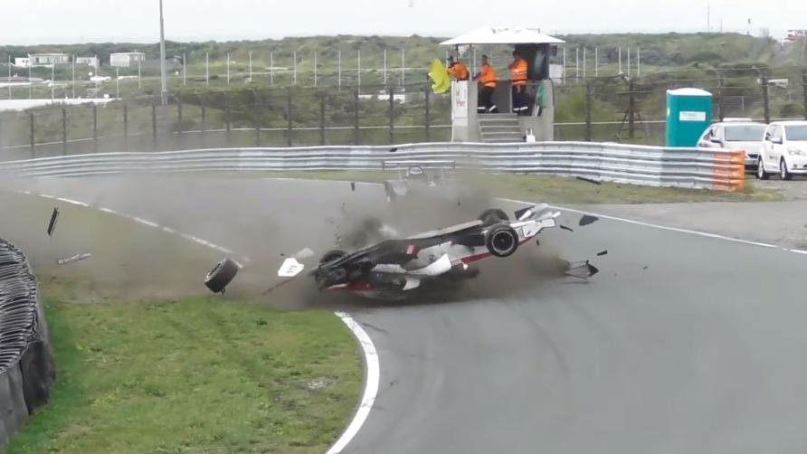 Formula Renault crasht hard op Zandvoort - TopGear Nederland