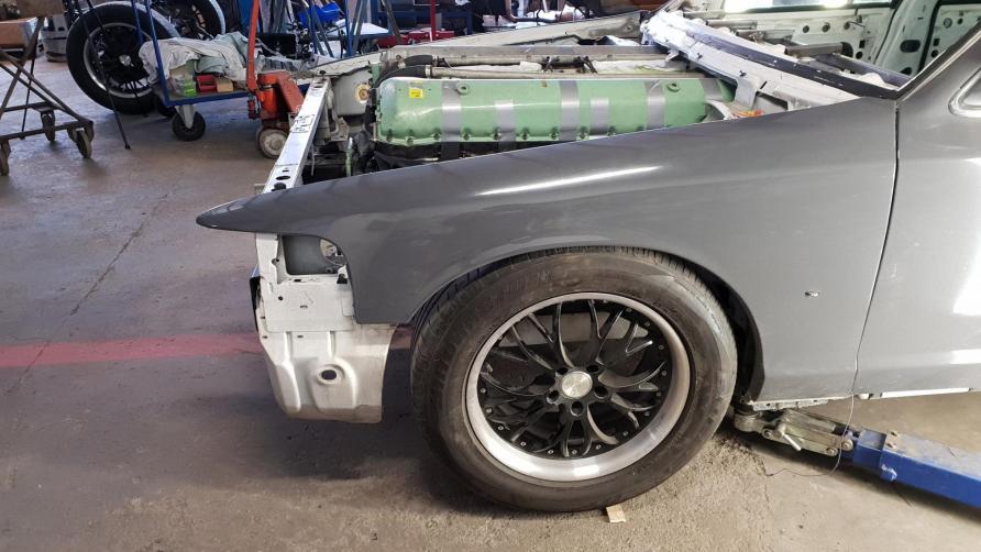 27-liter Rolls-Royce Meteor past in een Ford Crown Victoria - TopGear