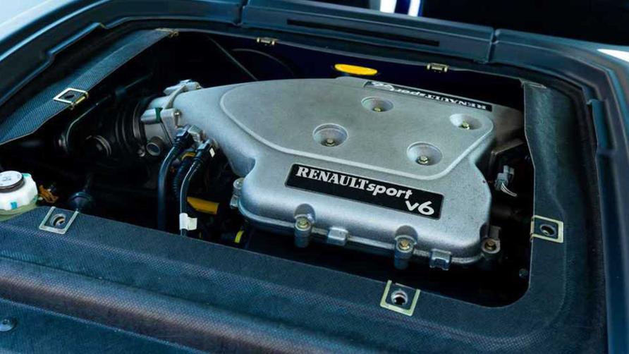 Bijna nieuwe Renault Clio V6 te koop in Nederland