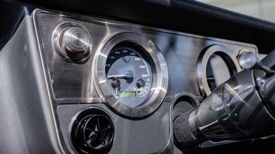 One-off Chevrolet Suburban restomod met 7,0-liter V8 (1.000 pk!) - TopGear