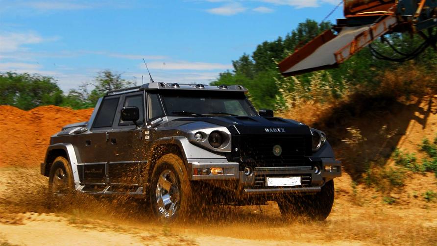 Dartz Prombron Diamond Iron CLV is een LM002 met Urus-motor - TopGear