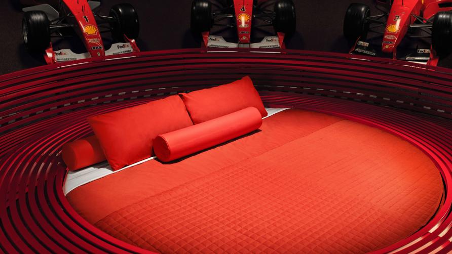 Actie van Airbnb: VIP-tickets voor F1 en slapen in Ferrari Museum - TopGear