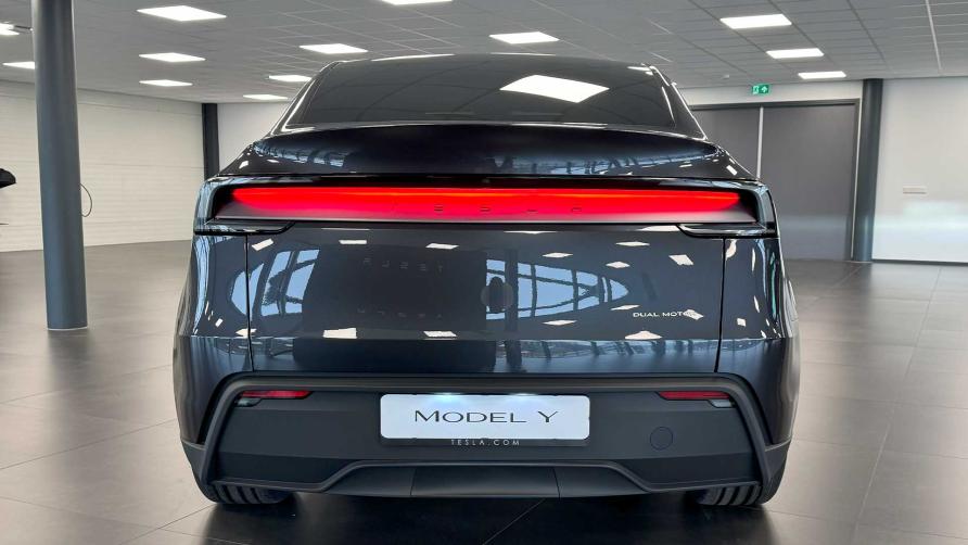 Alle verschillen tussen de nieuwe en oude Tesla Model Y (2025)