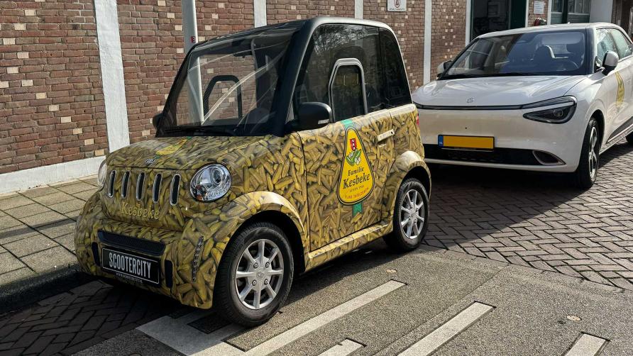 Welke auto rijdt Oos Kesbeke in de Augurkenkoning?