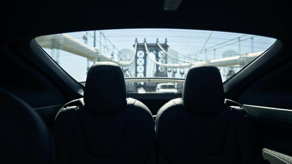 Rory Reid met de Tesla Model X in New York - TopGear