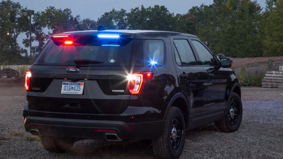 Ford Police Interceptor is haast niet meer te spotten in je binnenspiegel