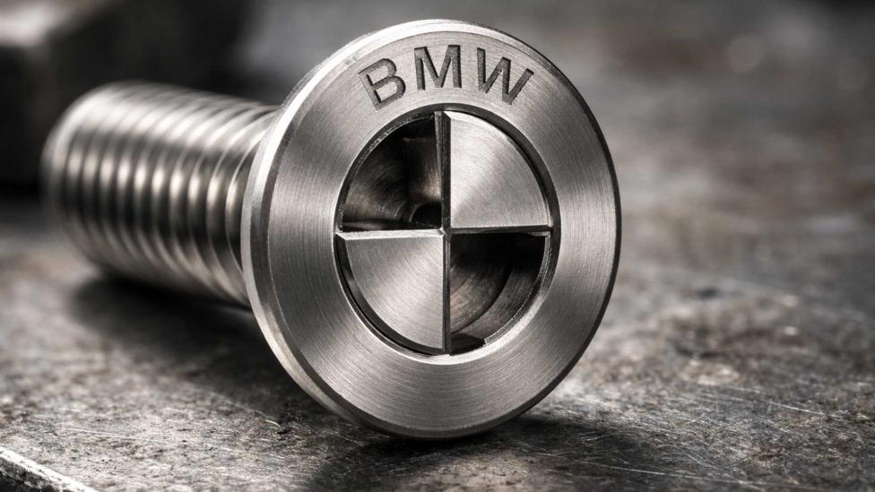 BMW patenteert eigen schroef met logo - TopGear
