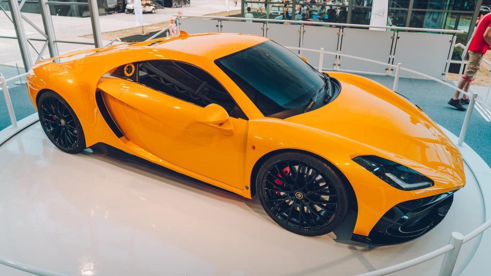 Noble M500: het nieuwe kleine broertje - TopGear